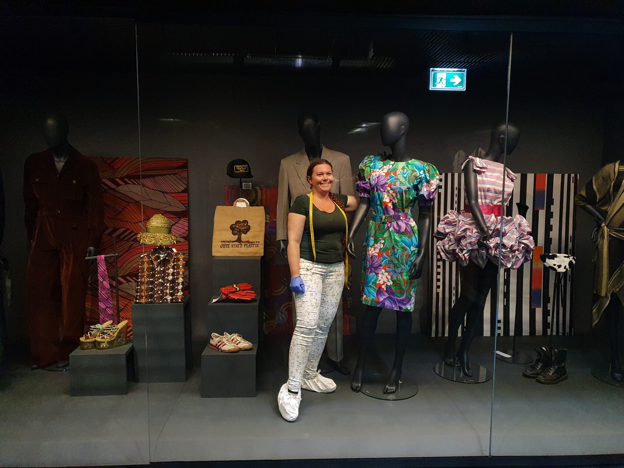 Designermode und Subkulturen der 1970er–1990er Jahre: Vitrinen-Neugestaltung im Modemuseum – LMW ...