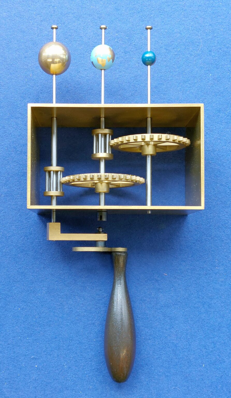 Eine Rechenmaschine in Silber. Jurysitzung für eine 20 Euro-Gedenkmünze ...